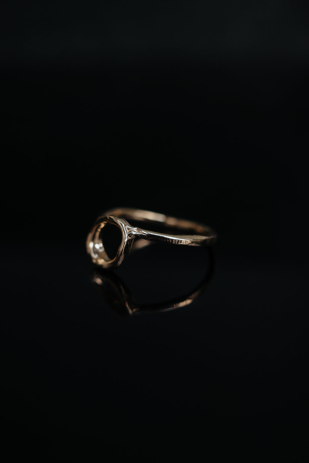 Luz Ring in 9 karat Yellow Gold – We Are Arrow Ltd